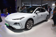 吉利银河E8 3.49秒+800V+8K中控屏！_腾讯新闻