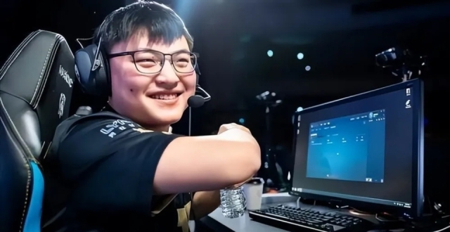 LOL：EDG老岳爆料明年必换中单，直播怀念Scout，Fofo真可怜_腾讯新闻