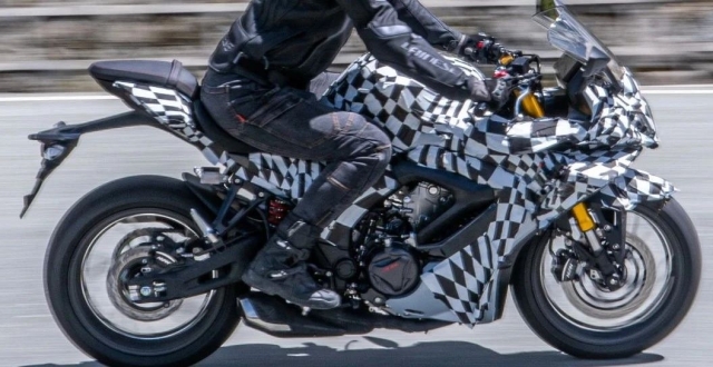 车友偶遇杰迪K333高原测试，确认米兰车展全球首秀，还有新款街车亮相_腾讯新闻