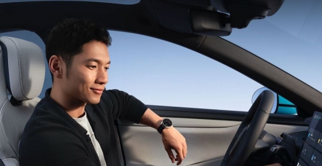 小米汽车亮相2024北京车展，小米SU7锁单75723台，已交付5781台_腾讯新闻