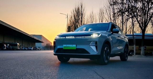 首搭二代Hi4 二代哈弗枭龙MAX预售13.88万元起_腾讯新闻