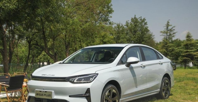 或将于8月18日上市，2023款北京EU5 Plus正式亮相_腾讯新闻