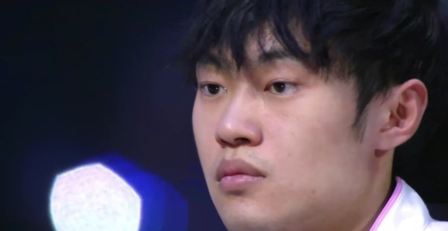 Faker夺冠后现状，Bin认输并道歉，BLG解释争议，Xun目光呆滞_腾讯新闻