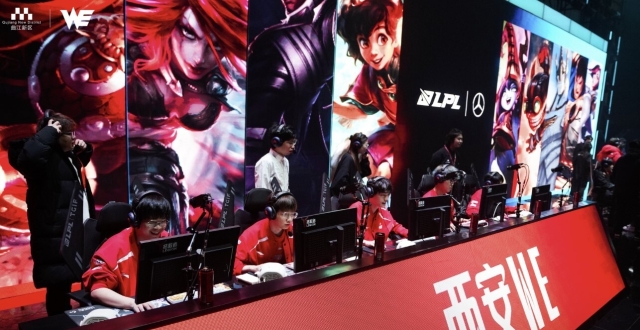 WE0-2不敌TT，惨遭第7败！AD惨遭放养，大黄兰博难救主_腾讯新闻