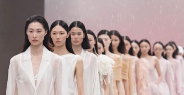 ERDOS 2024春夏时装秀，New Balance复古新色｜是日美好事物_腾讯新闻