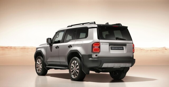 全新一代丰田普拉多来袭！2.4T混动+8AT，售价或40万以上_腾讯新闻