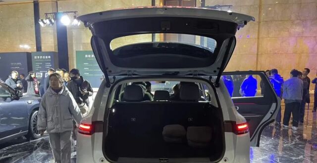 12.88万起！零跑C10正式上市 C11、C01、T03也全面焕新_腾讯新闻