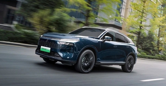 魏牌新摩卡Hi4版上市 四挡四驱四秒级/售23.88万元_腾讯新闻