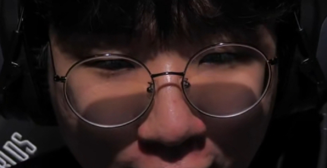 再现釜山图书馆，JDG 3-1 KT，恭喜JDG晋级四强！_腾讯新闻