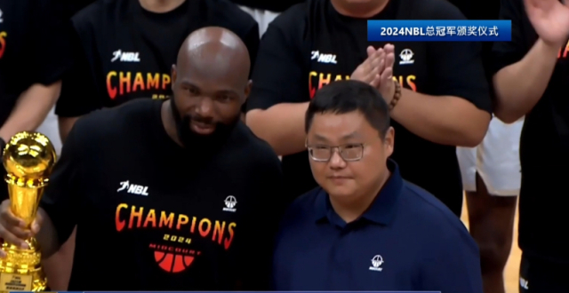 琼斯FMVP：率香港金牛夺队史首冠 G5轰50+9三分有望回CBA_腾讯新闻