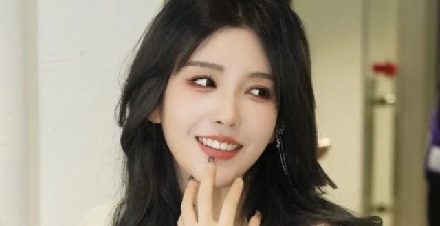 管泽元：JKL不会接下来再输G2完成大满败吧？Uzi和G2训练赛被叫停！JKL下路被爆！Uzi：随便上个老头杯都不会这么垮！_腾讯新闻