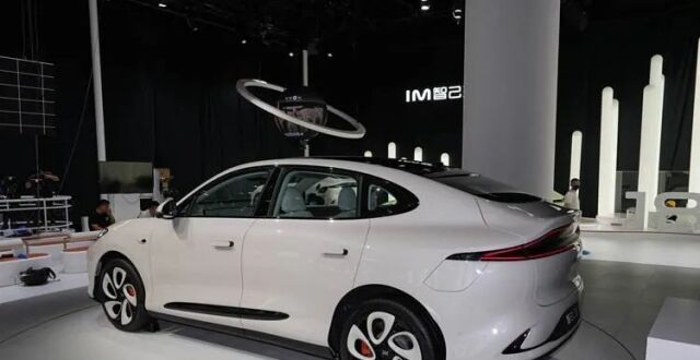 2023成都车展：800V高压平台加持，智己LS6将于10月份上市_腾讯新闻