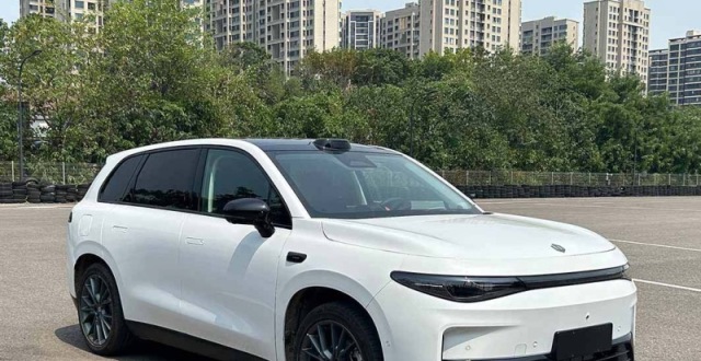 零跑C10申报图 轴距2825mm 配备激光雷达_腾讯新闻