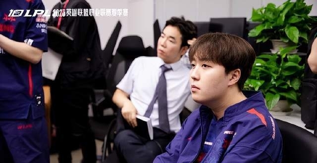 JDG打满BO5击败LNG，尺帝逆版本月男五杀，Doinb反应亮了_腾讯新闻