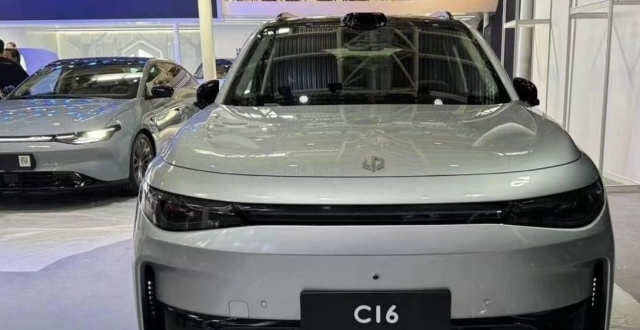 零跑C16售价15.58至18.58万元；宁德时代成功试飞4吨级民用电动飞机；重汽推出搏胜皮卡_腾讯新闻