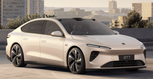 智己新款车亮相，有望增配降价，这回极氪001/蔚来ET7“头疼”？_腾讯新闻