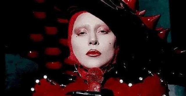 惊艳回归：LADY GAGA 新单《Abracadabra》MV 赏析_腾讯新闻