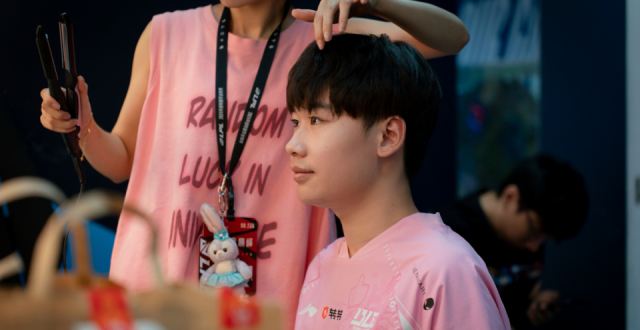 Xun彻底没了BLG队内语音公开！Elk谈Wei首发内幕_腾讯新闻