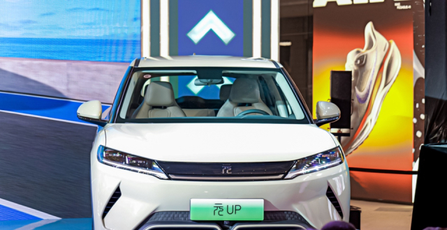 售9.98万元！比亚迪元UP加推401KM活力版，全系限时送全车保险！_腾讯新闻