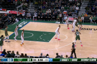 NBA常规赛：独行侠107-137雄鹿丨普林斯上篮偏出 字母不慌不忙篮下补扣一气呵成_腾讯新闻