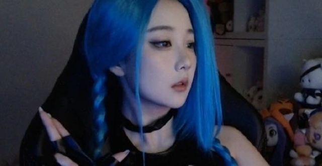 RNG首秀被零封 “圆神”真启动了；LPL官方公布选手英雄池排名；Uzi点名夸赞JKL；姿态给theshy送价值五万电脑！_腾讯新闻