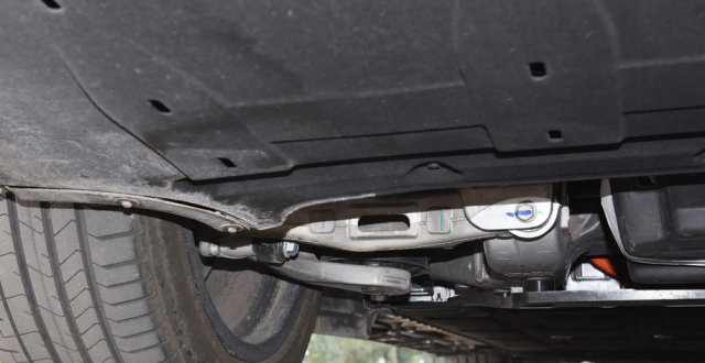 大型SUV，46.98万元起，可选增程/纯电，华为赋能卖得过理想L9吗？_腾讯新闻