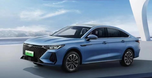 挑战比亚迪秦！综合续航超1400km，奇瑞风云A8预售13万元起_腾讯新闻