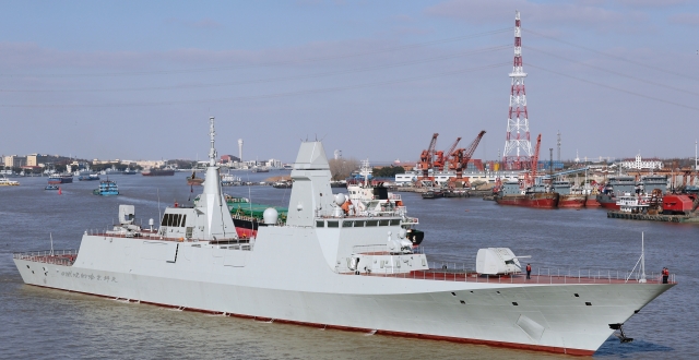 054A再次下饺子，2艘054B只是试验舰？真正的下一代护卫舰或更强！_腾讯新闻