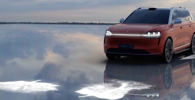 5座问界M9，能让奔驰GLS和宝马X7顿悟华为引领的科技豪华之道？_腾讯新闻