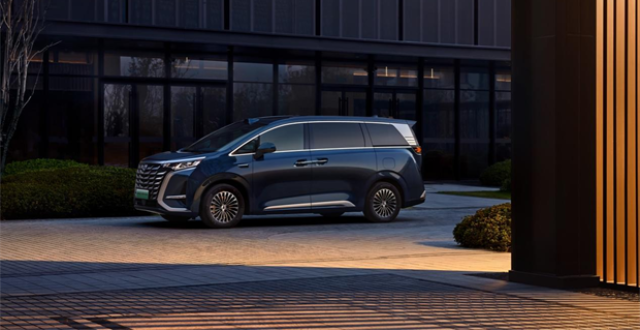 再立MPV 6大标杆 25款腾势D9售价33.98万元起_腾讯新闻