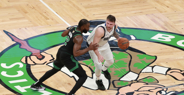 NBA总决赛：绿军战胜独行侠总分2-0 东契奇三双霍乐迪26+11_腾讯新闻