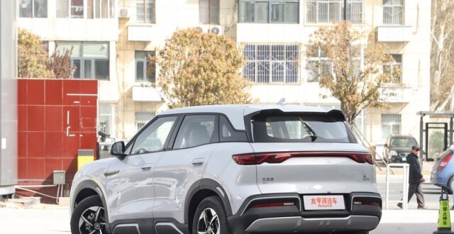 售9.98万元 比亚迪元UP新车型上市 纯电续航401km_腾讯新闻