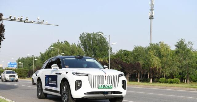 搭载第二代C-V2X，红旗E-HS9成为一款“聪明的车”_腾讯新闻