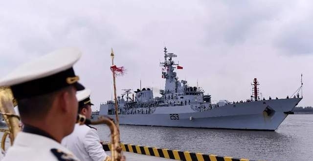 中国速度！沪东同时交付2艘054AP，巴铁从上海引进的护卫舰全部服役_腾讯新闻