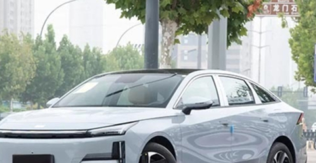 降至10.38万起，配置全面升级，吉利银河L6/L7龙腾版值得买吗？_腾讯新闻