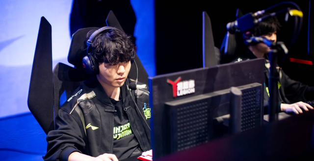 突袭换线打懵FPX，NIP 3-1击败FPX拿到“复活甲”_腾讯新闻