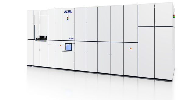 消息称 ASML 明年推出 2nm 芯片制造设备，英特尔已采购 6 台_腾讯新闻