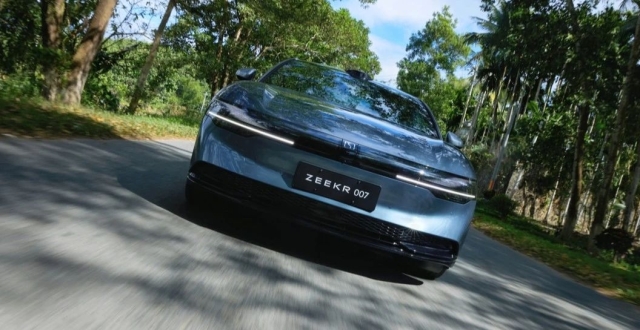 极氪007：800V车型的价格屠夫_腾讯新闻