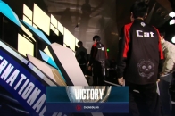 【2023王者世冠KIC小组赛】12月4日 重庆狼队 vs 成都AG超玩会_01:钟意镜抓住机会！AG逆风翻盘，赢下首局！_腾讯新闻