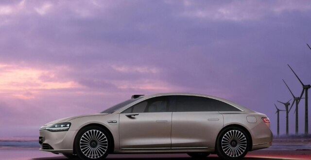 余承东庆祝享界S9大定4800台：超出预期，月销远超BBA电车_腾讯新闻