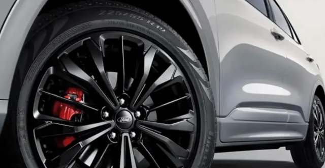 248马力+8AT，这款车从16.98万降到13.7万，驾驶体验超棒_腾讯新闻