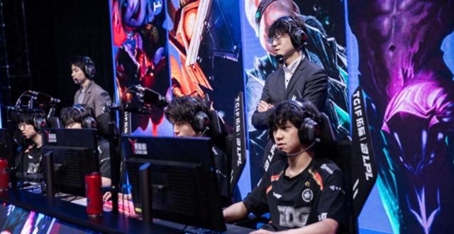 EDG起飞了！知情人爆料EDG射手是Assum，JDG教练是Cvmax_腾讯新闻