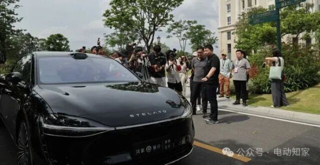 微博CEO试驾享界S9，当场下单！_腾讯新闻