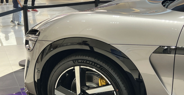 800V平台+首发天际屏！售25.35万起，小米YU7正式上市_腾讯新闻