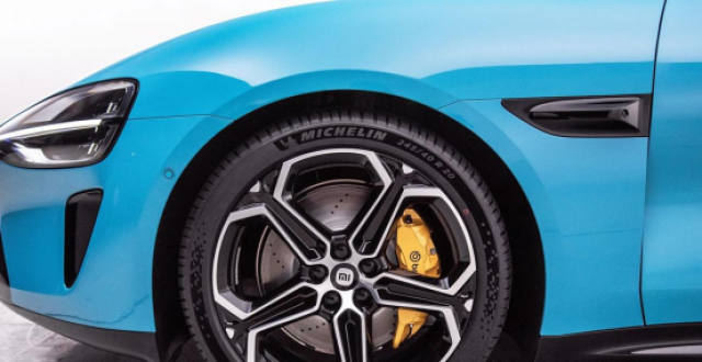 凯迪拉克CT5与小米SU7 跨时代的两台车竟也有共鸣之处？_腾讯新闻