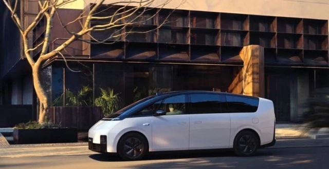 MEGA vs 小鹏X9，贵十几二十万的MEGA优势在哪？_腾讯新闻