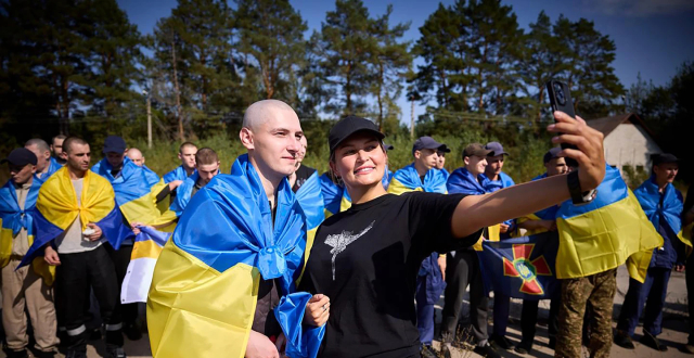 俄乌两国再次携手，两天内完成206名囚犯互换_腾讯新闻