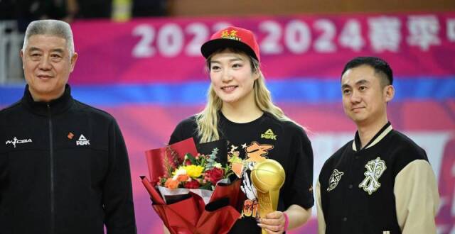 四川女篮卫冕WCBA总冠军 李梦荣获FMVP_腾讯新闻