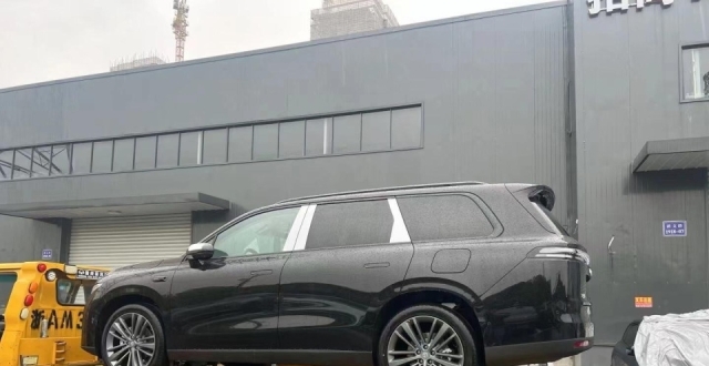 或15.58万元起？零跑C16实车到店，长近5米+6座，配小桌板+吸顶屏_腾讯新闻