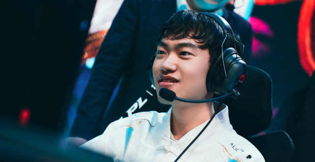 knight阿卡丽打出中路GAP！BLG 2-0击败RNG拿到两连胜_腾讯新闻